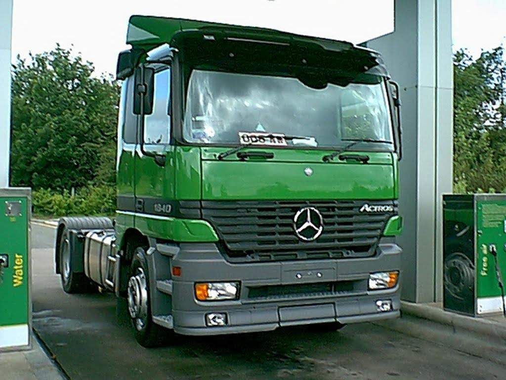 Solve Merc Actros. jigsaw puzzle online with 154 pieces