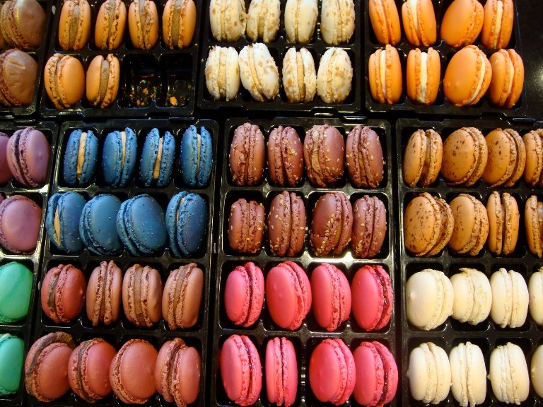 Solve macaroons jigsaw puzzle online with 80 pieces