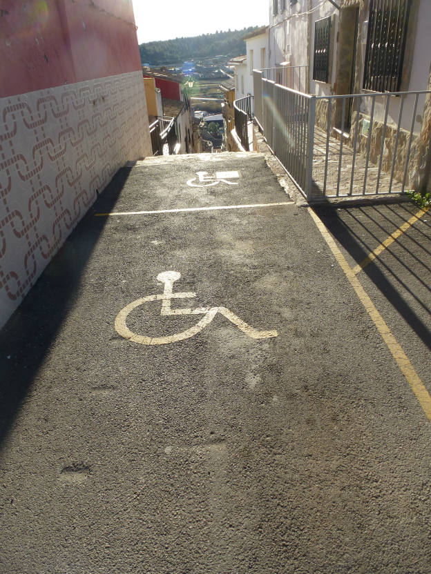 Solve Ridiculous signs: 'How to get rid of the invalides'..... jigsaw ...