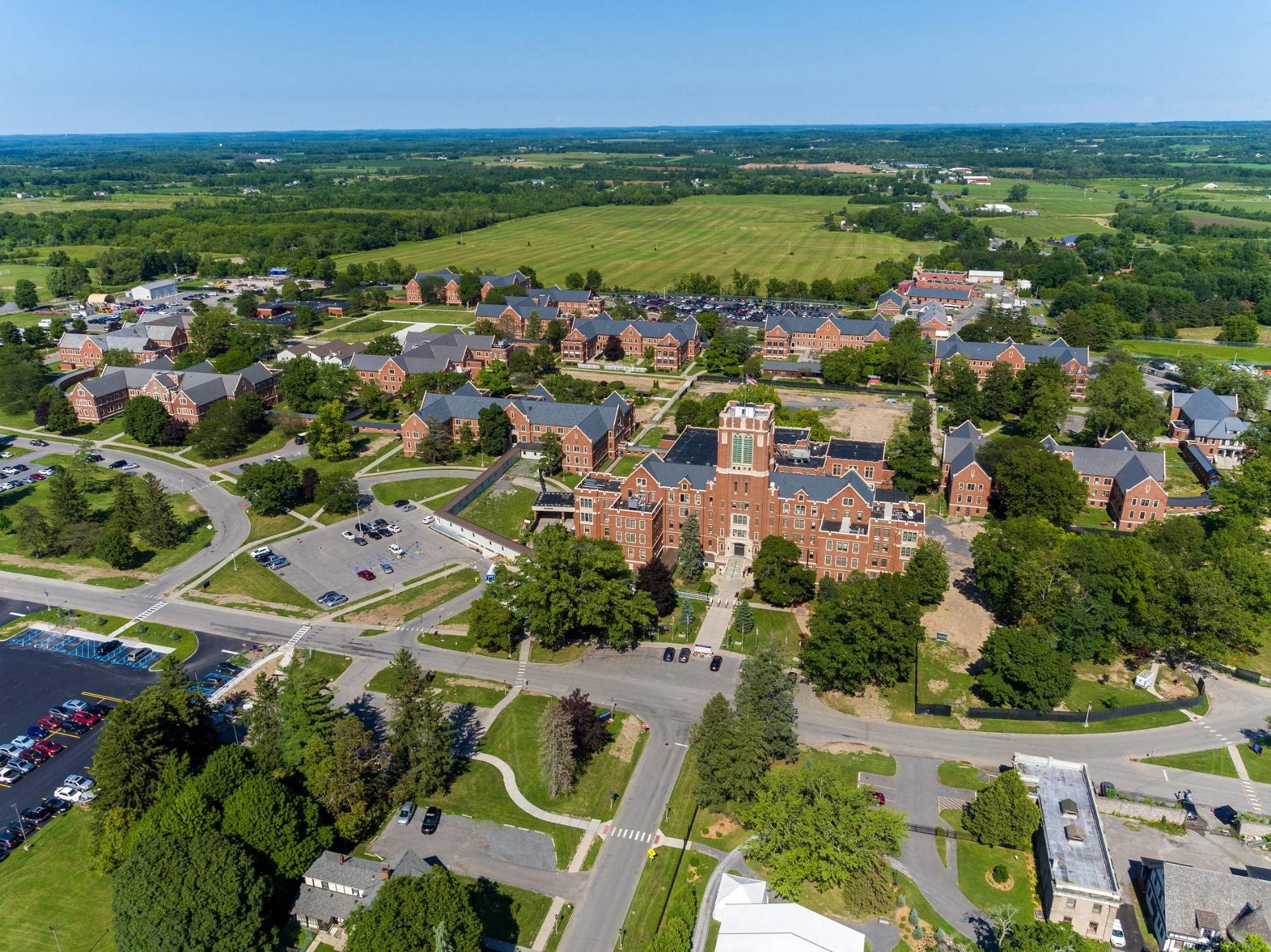 Solve VA, Canandaigua NY jigsaw puzzle online with 192 pieces