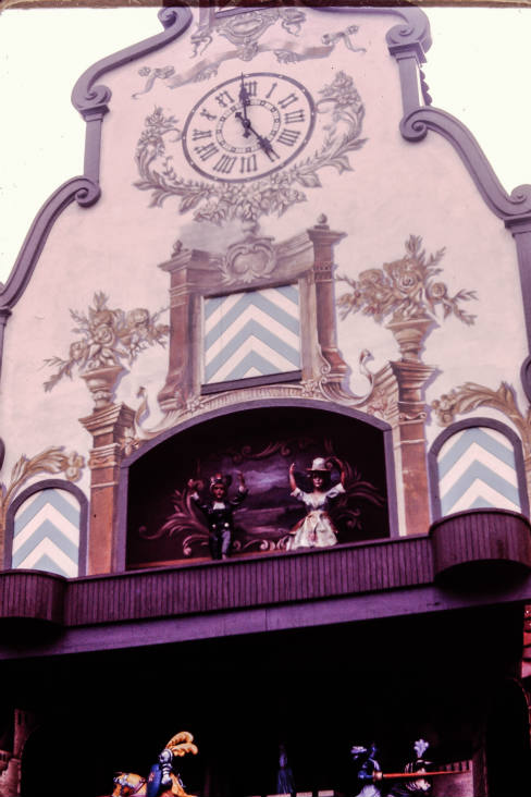 Solve Theme - Watches And Time Pieces jigsaw puzzle online with 12 pieces